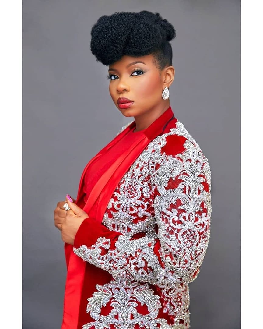 Yemi Alade Painted The Premiere of "The Voice Nigeria" Red With This ...