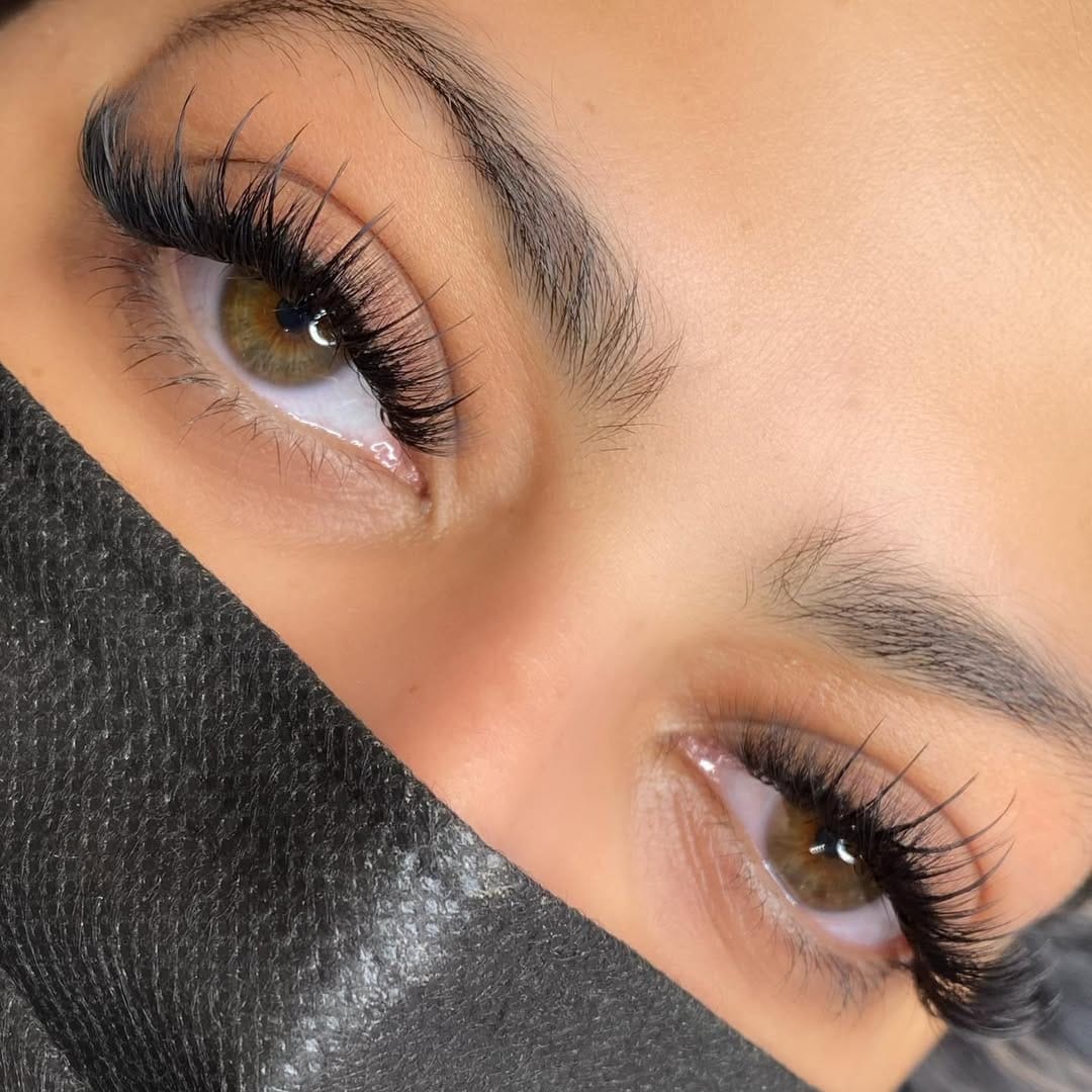 4 Reasons Gen Z Is Loving the 'Ghost Lashes' Trend Over Mascara | GlamCityz