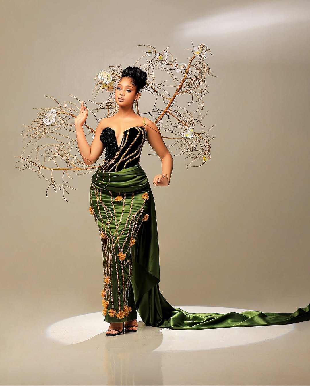 This Look is a Masterpiece! Mutoni Ketra Just Redefined Red Carpet ...